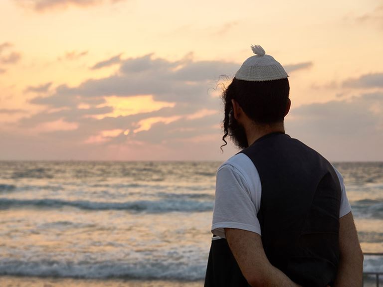Why Do Some Jewish Men Wear a Kippah or Yarmulke and Others Do Not?